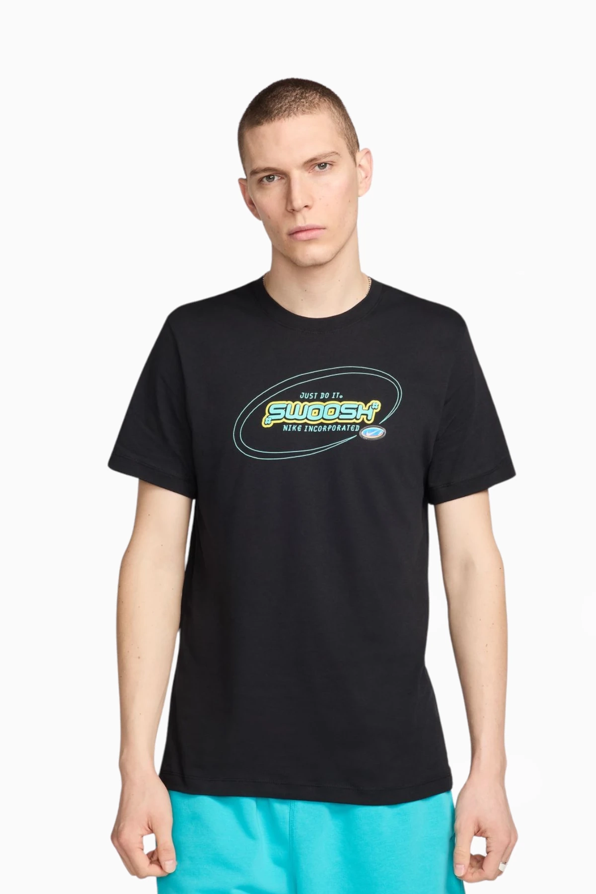 Camiseta Nike NSW Tee Tee - Negro | Botas de fútbol, equipamiento y ...